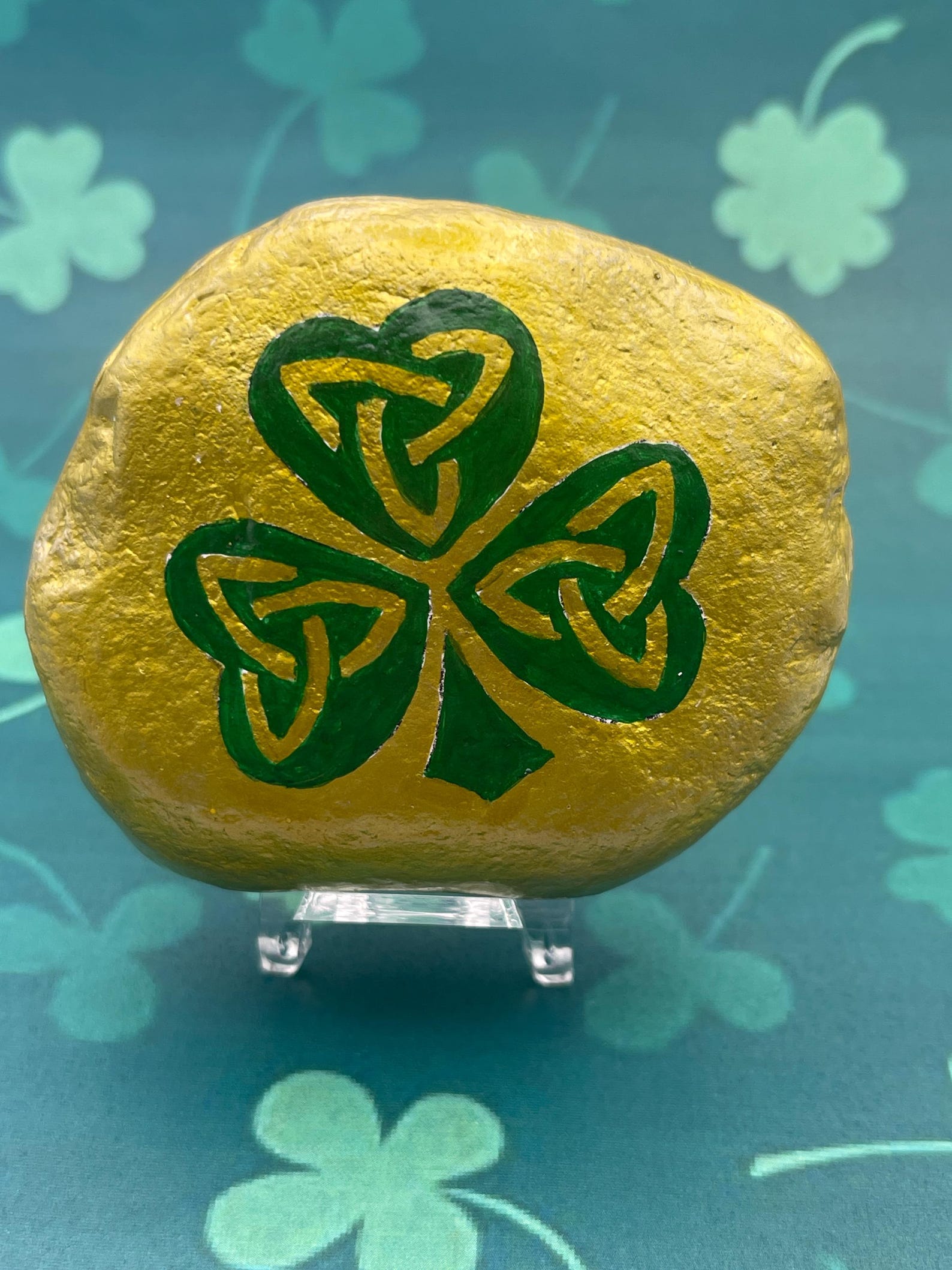 Celtic Shamrock Design on Gold , Lucky Irish Decor, St. Patrick's Day ...