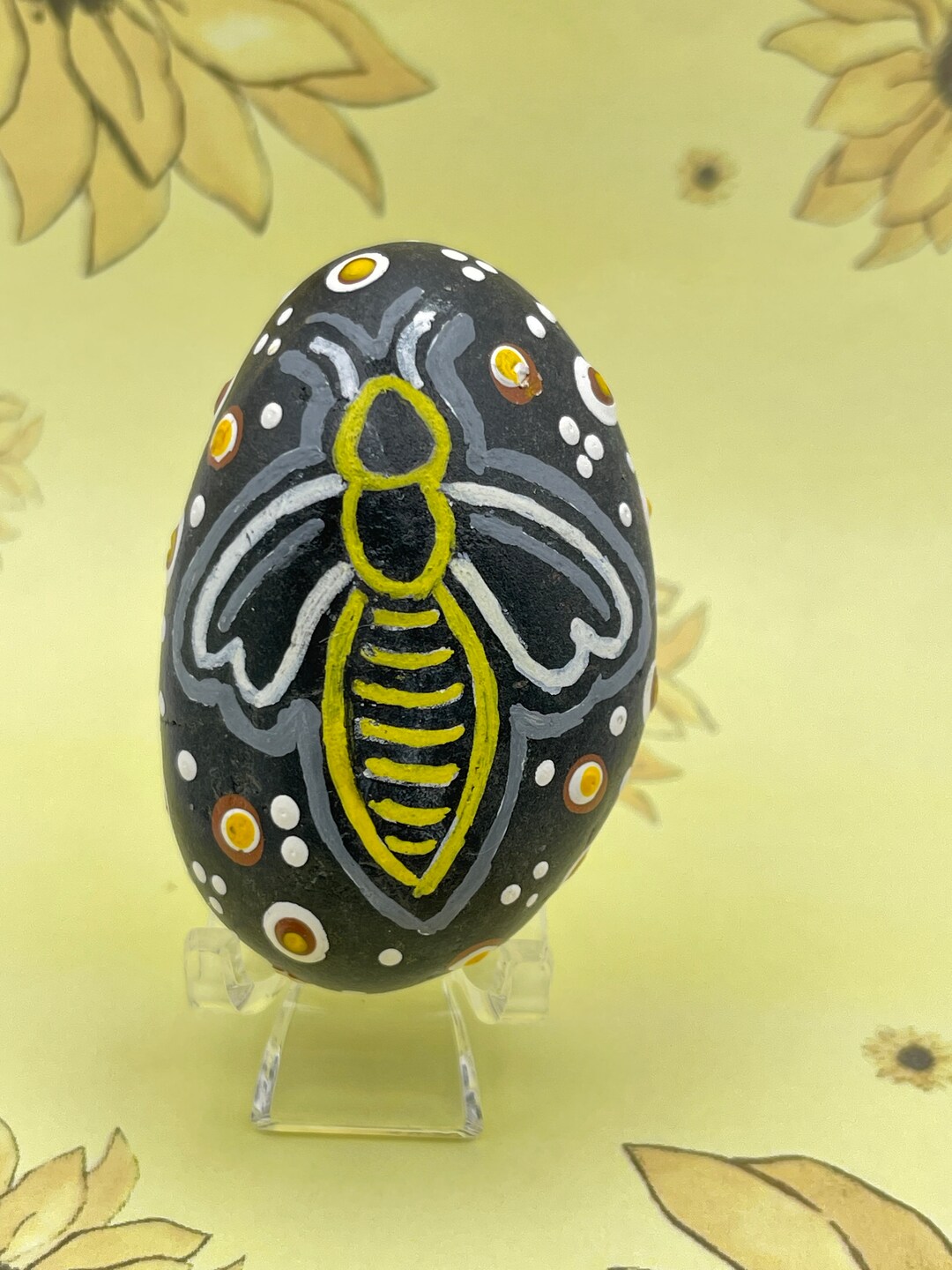 Bumblebee With Dot Art, Bee Summer Fun, Painted Rock, Painted Stone Art ...