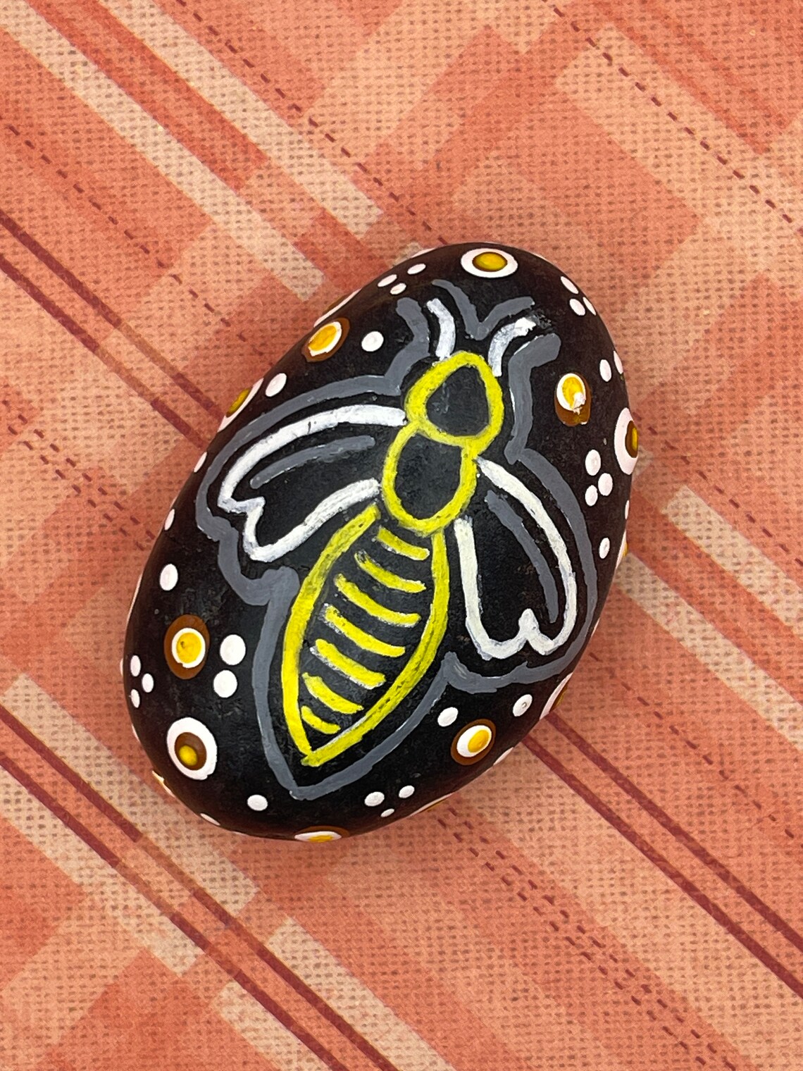 Bumblebee With Dot Art, Bee Summer Fun, Painted Rock, Painted Stone Art ...