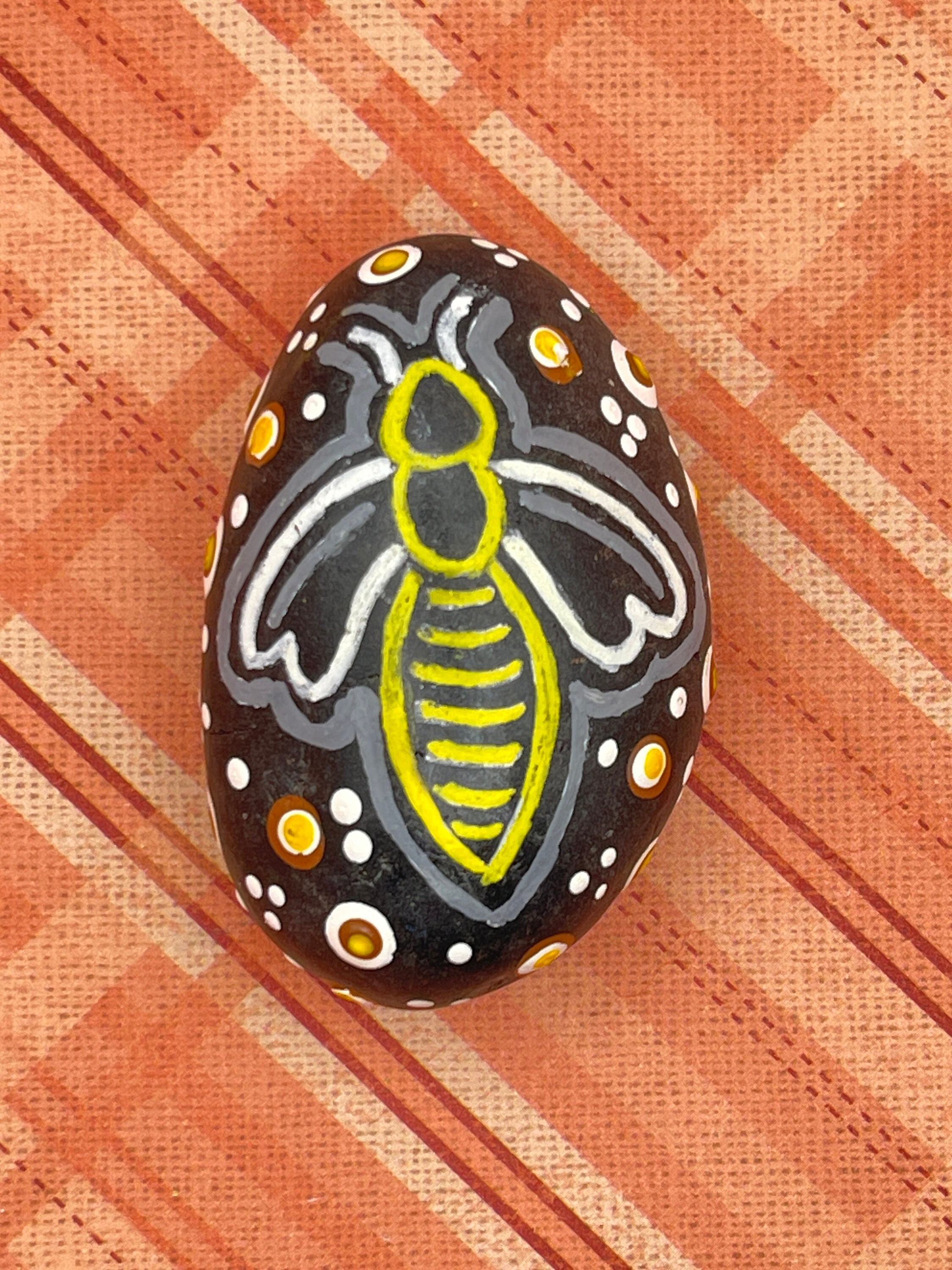 Bumblebee With Dot Art, Bee Summer Fun, Painted Rock, Painted Stone Art ...