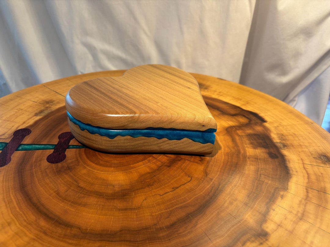Wood Heart Resin Box / Wooden Box With Lid / Valentine's Day / Keepsake ...
