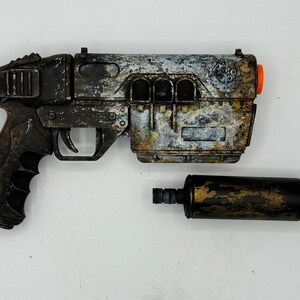 Fallout 76 Crusader Pistol Replica Prop DELUXE With Stand - Etsy