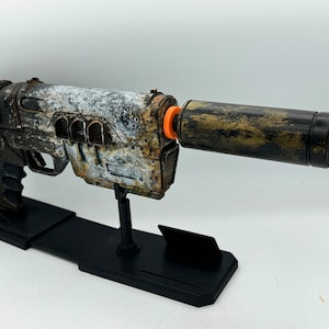 Fallout 76 Crusader Pistol Replica Prop DELUXE With Stand - Etsy