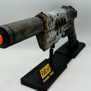 Fallout 76 Crusader Pistol Replica Prop DELUXE With Stand - Etsy