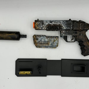 Fallout 76 Crusader Pistol Replica Prop DELUXE With Stand - Etsy