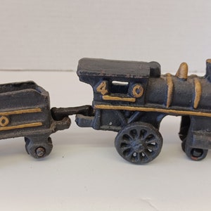 Vintage Cast Iron Toy Train 40 Engine & Coal Car, 403 Passenger Car ...