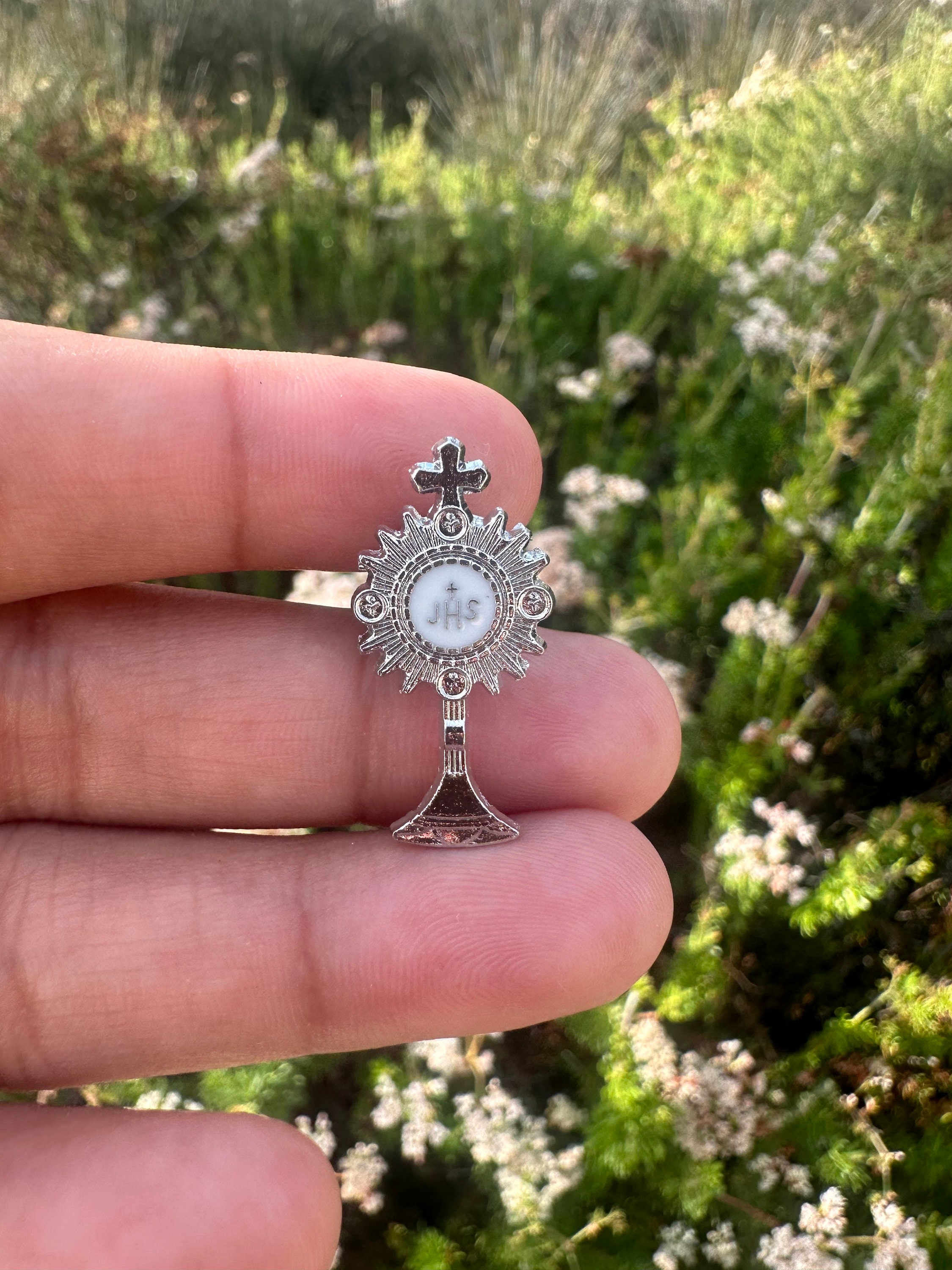 Monstrance Lapel Pin, Eucharist Monstrance, Religious Pin, Small Pin - Etsy