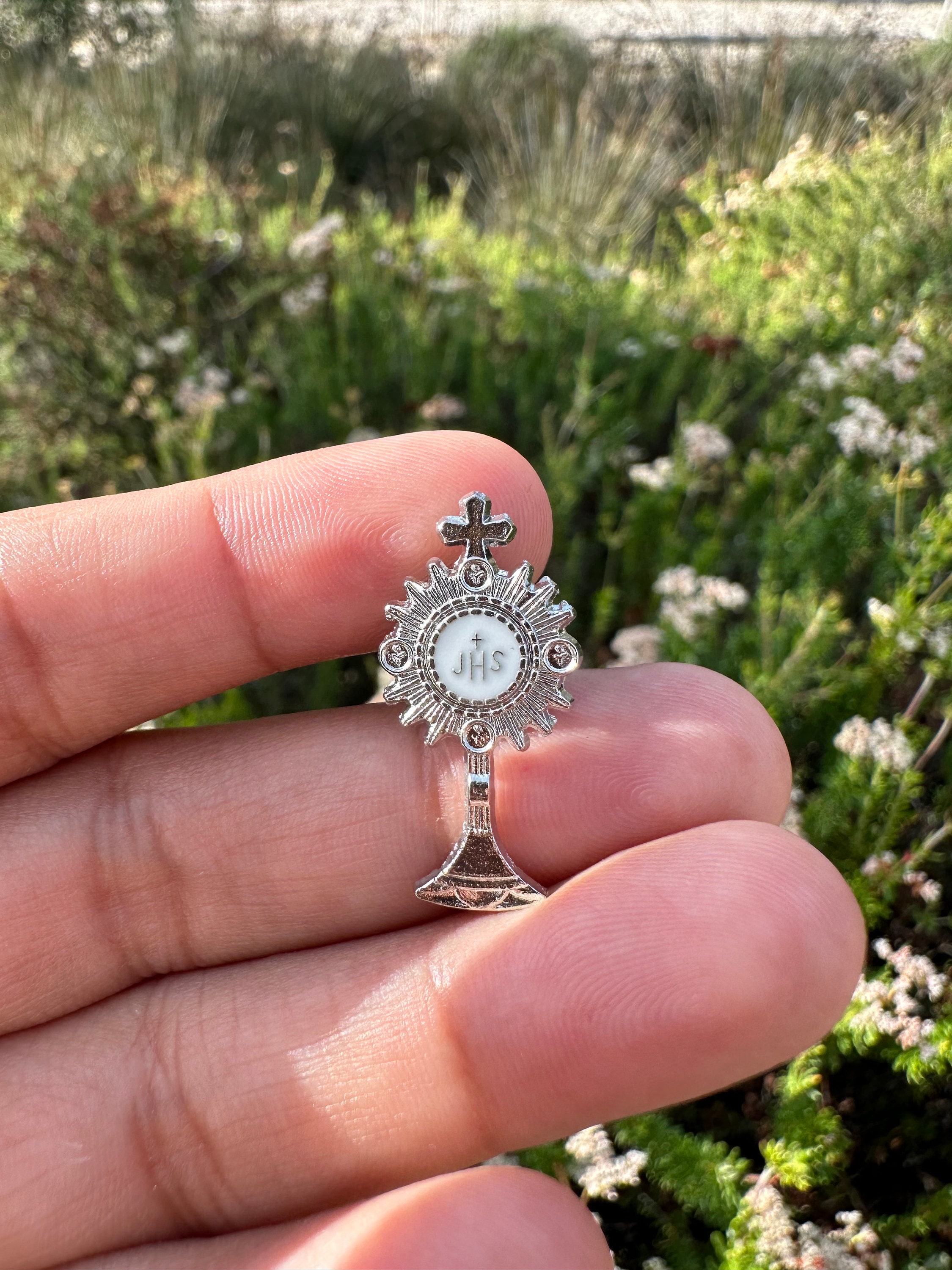 Monstrance Lapel Pin, Eucharist Monstrance, Religious Pin, Small Pin - Etsy