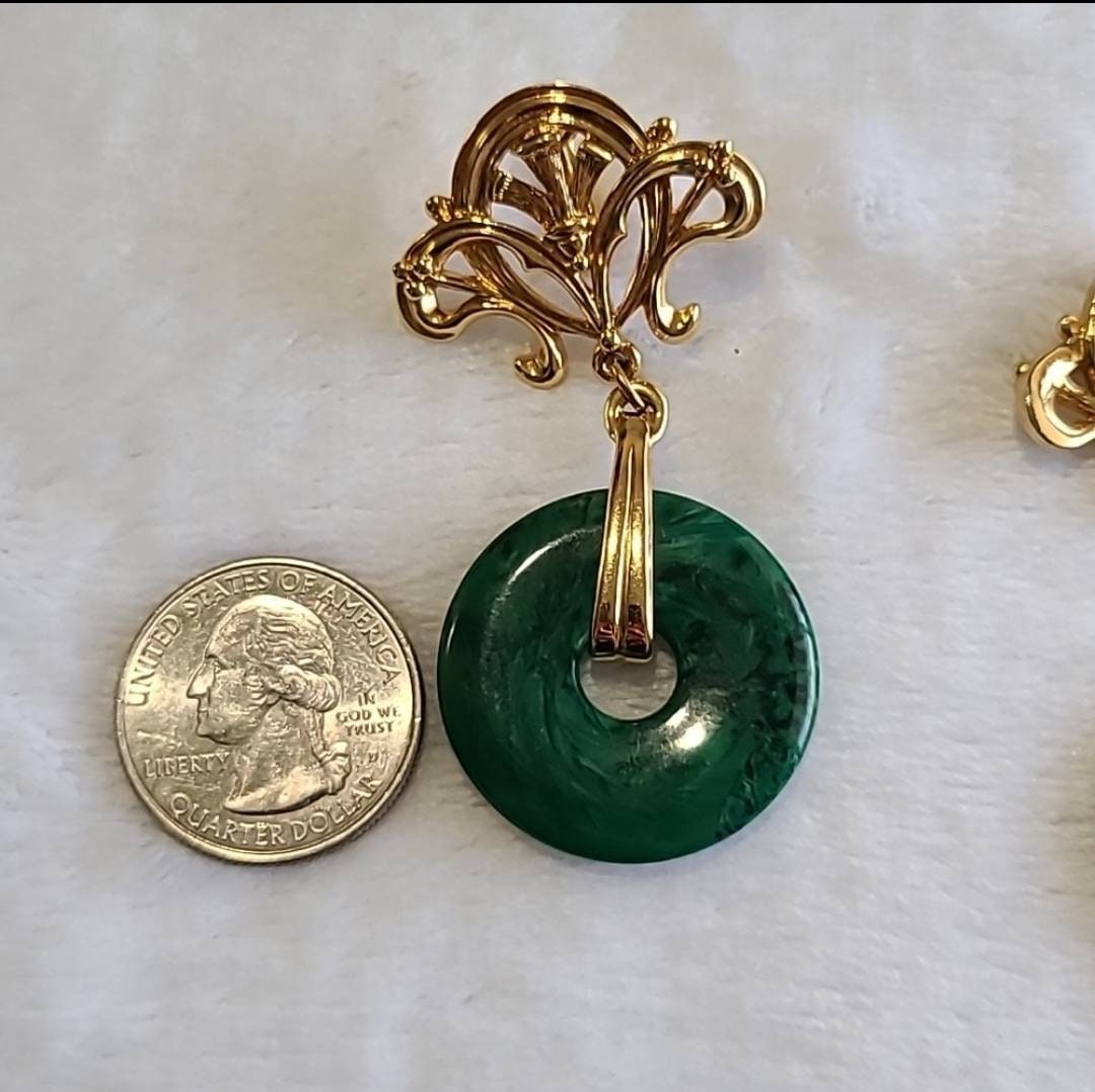 Avon 90s Vintage Gold Filagree Faux Jade Circle Pendant Drop - Etsy