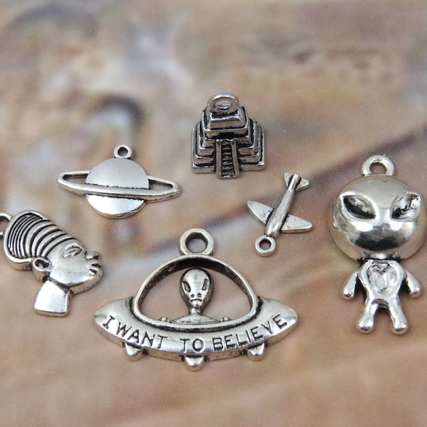 Alien Charm - Etsy