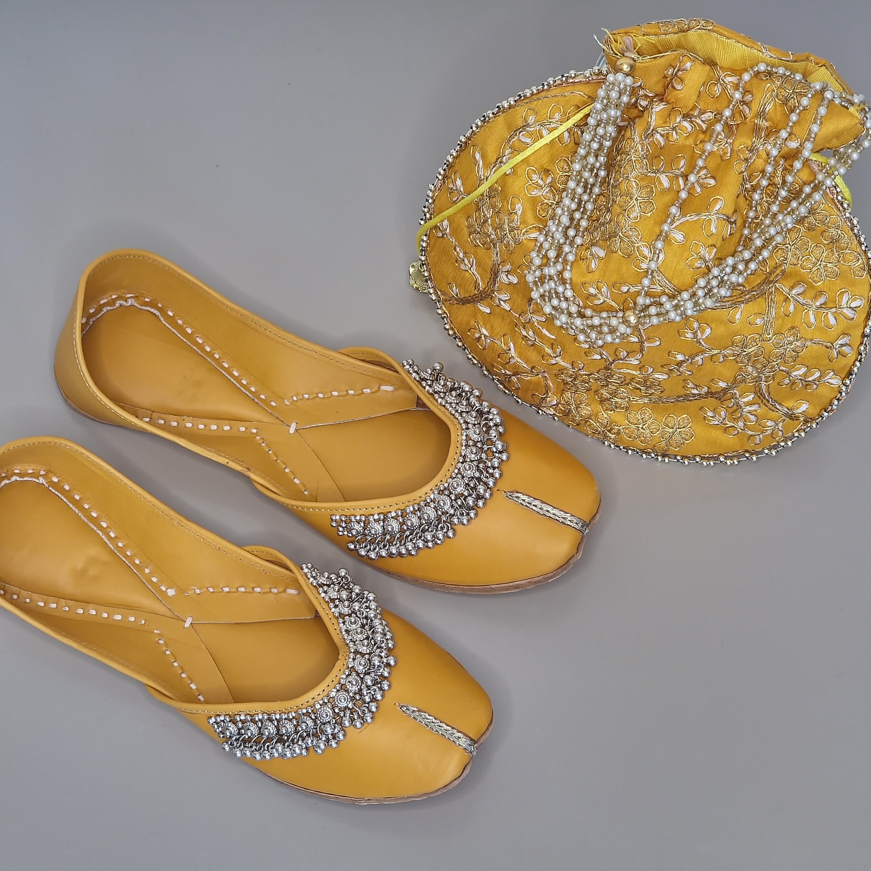 Women Punjabi Ghungroo Leather Jutti - Etsy