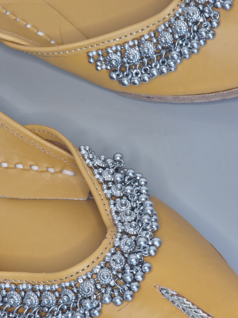 Women Punjabi Ghungroo Leather Jutti - Etsy