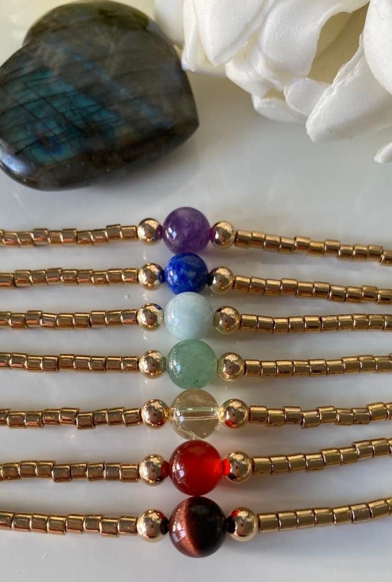 Chakras Bracelets Set of 7 24k Gold Platted & Adjustable Ensemble De 7 Bracelets Chakras Plaqué ...