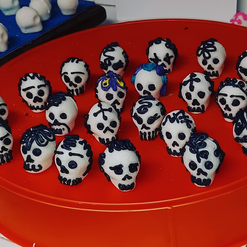 Day of the Dead Mini Sugar Skulls 6pc Set - Etsy