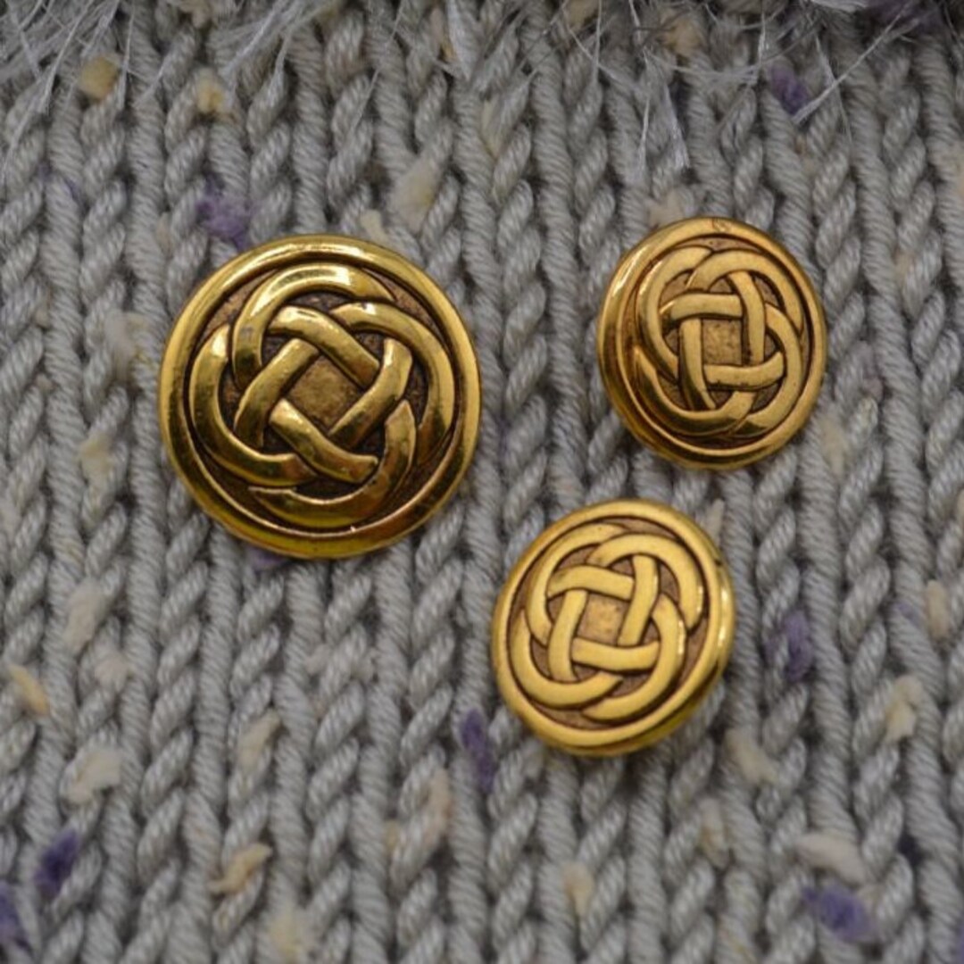 Bright Shiny Gold Tone Button With Irish Knot Type Design – Shank (XX ...