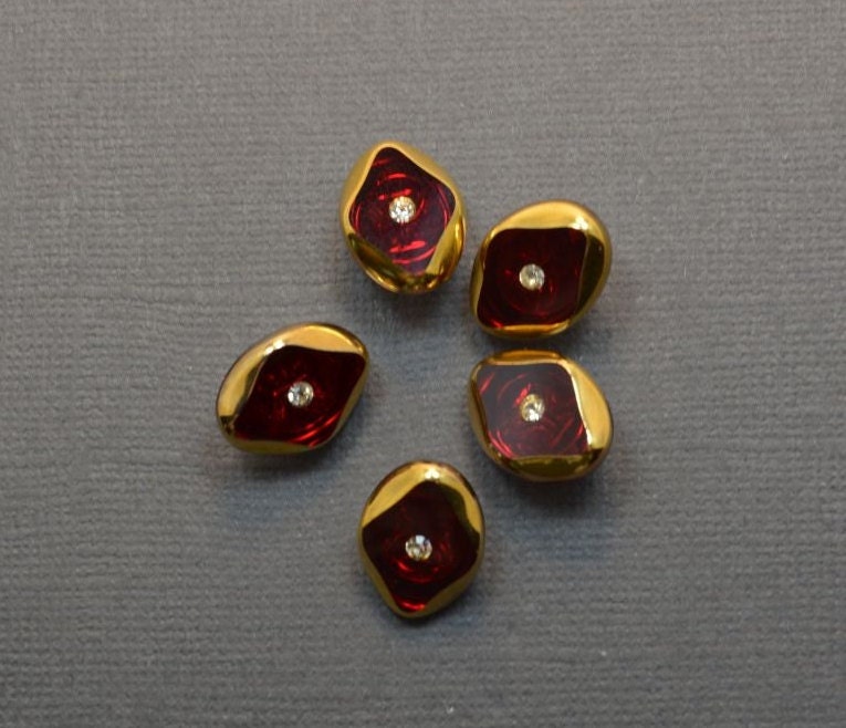 Oval With Diamond Shaped Red Glass, Center Rhinestone & Gold Rim (N-05 ...