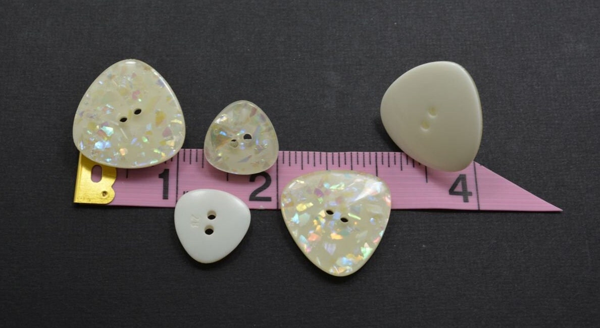 Triangle Shape Cream Background With Iridescent Flecks – 2-hole (MM-05 ...