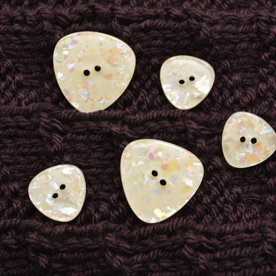 Triangle Shape Cream Background With Iridescent Flecks – 2-hole (MM-05 ...