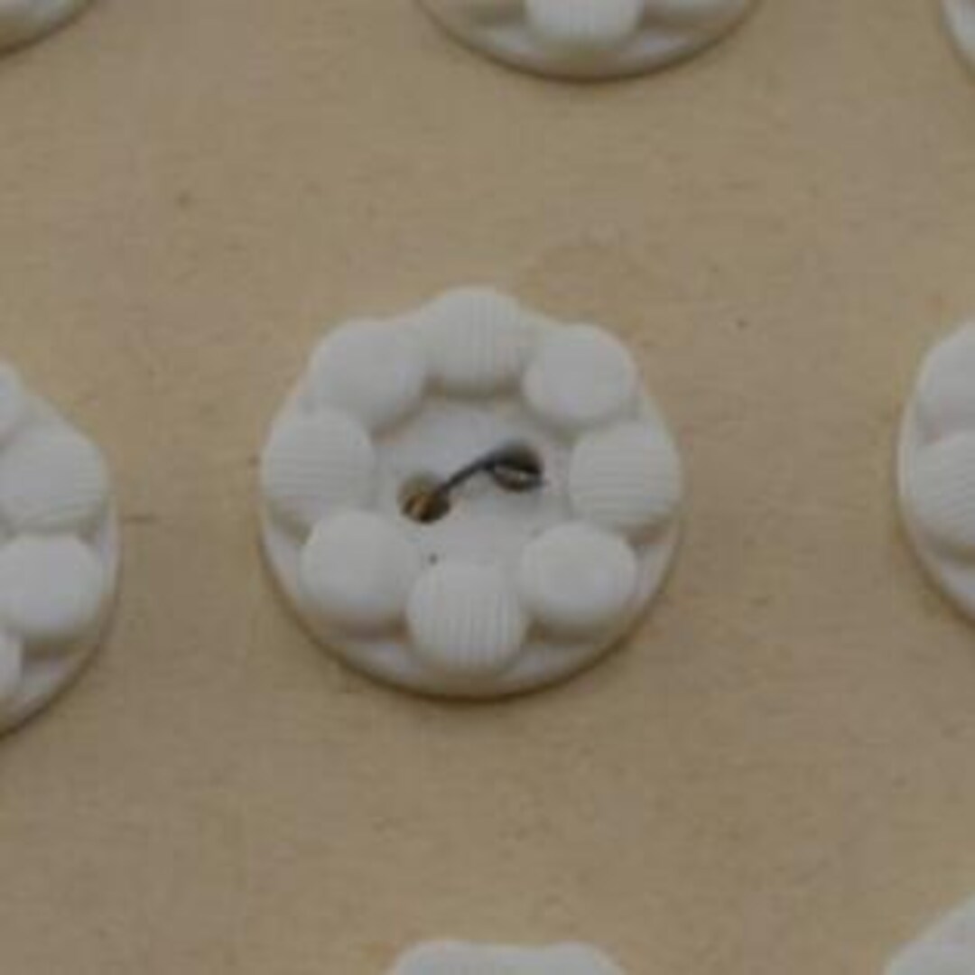 Carded Buttons – 9 on a Card – White Round Buttons With Raised Circle ...