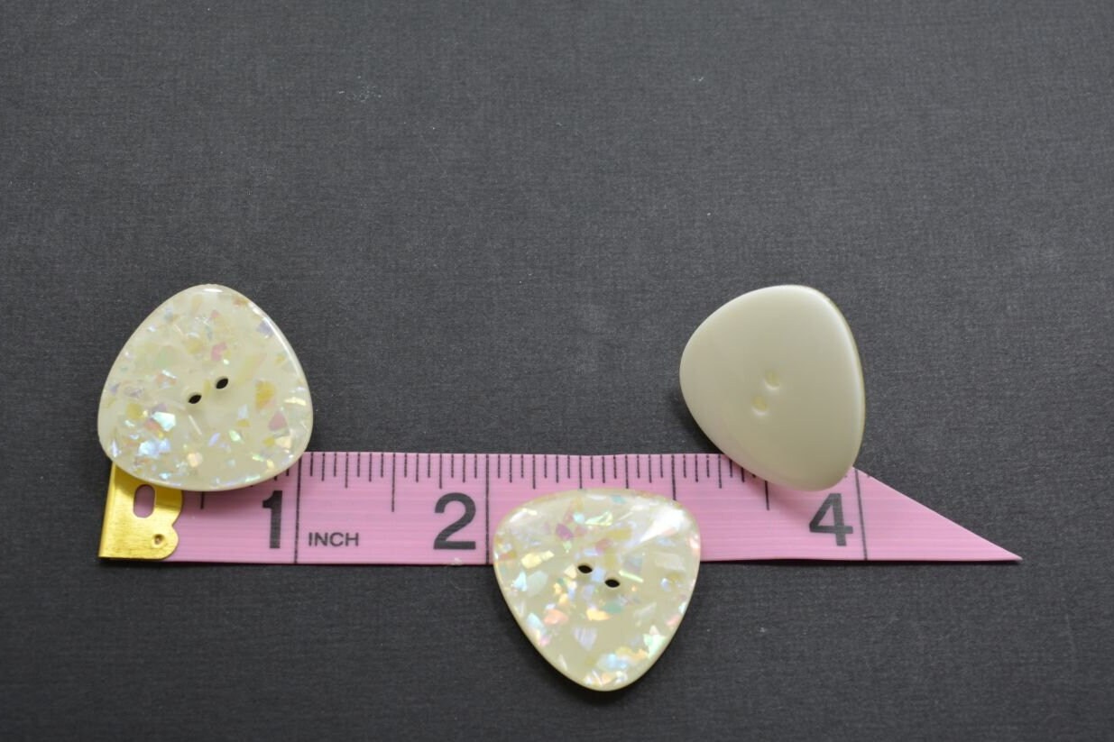 Triangle Shape Cream Background With Iridescent Flecks – 2-hole (MM-05 ...