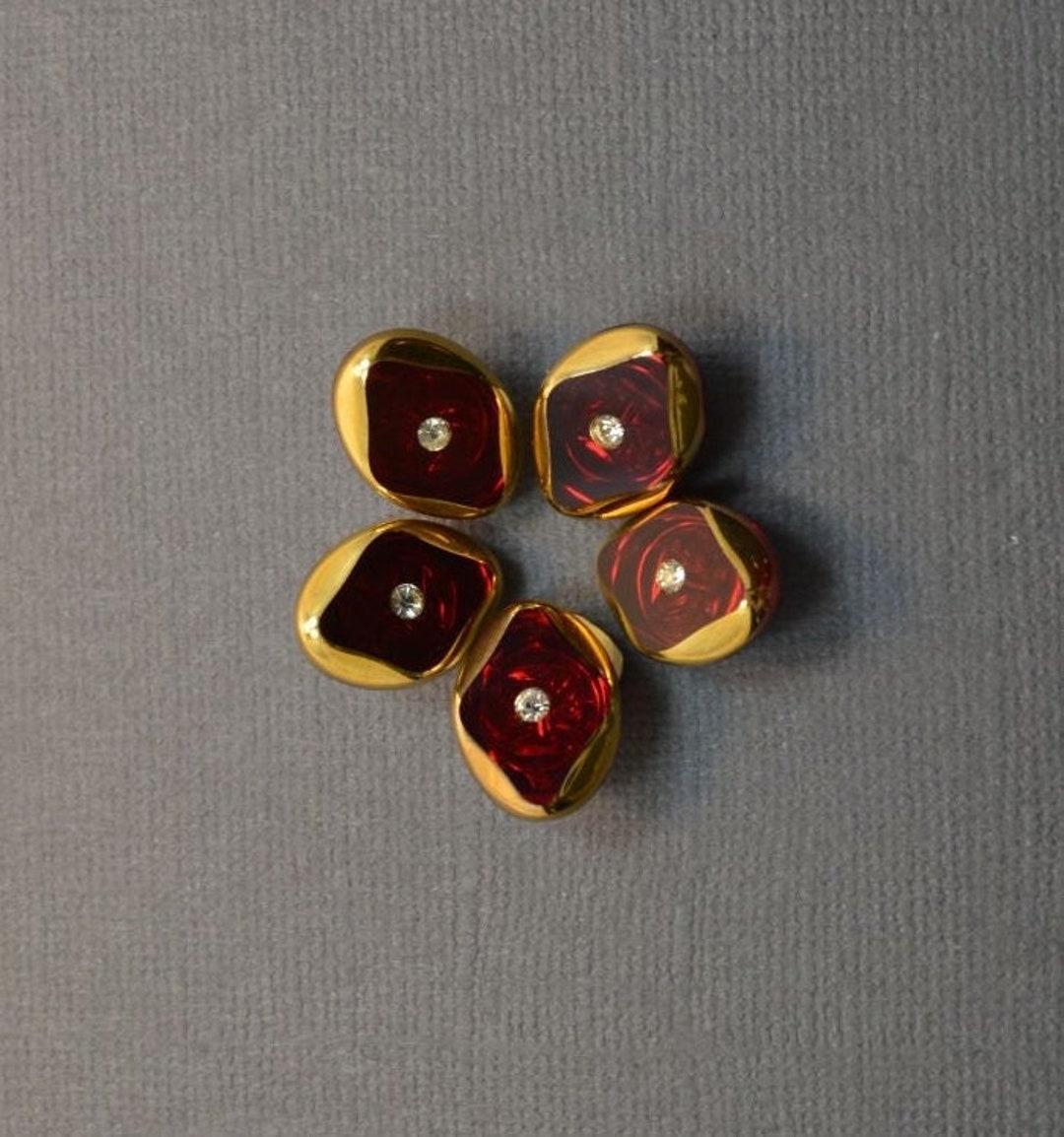 Oval With Diamond Shaped Red Glass, Center Rhinestone & Gold Rim (N-05 ...