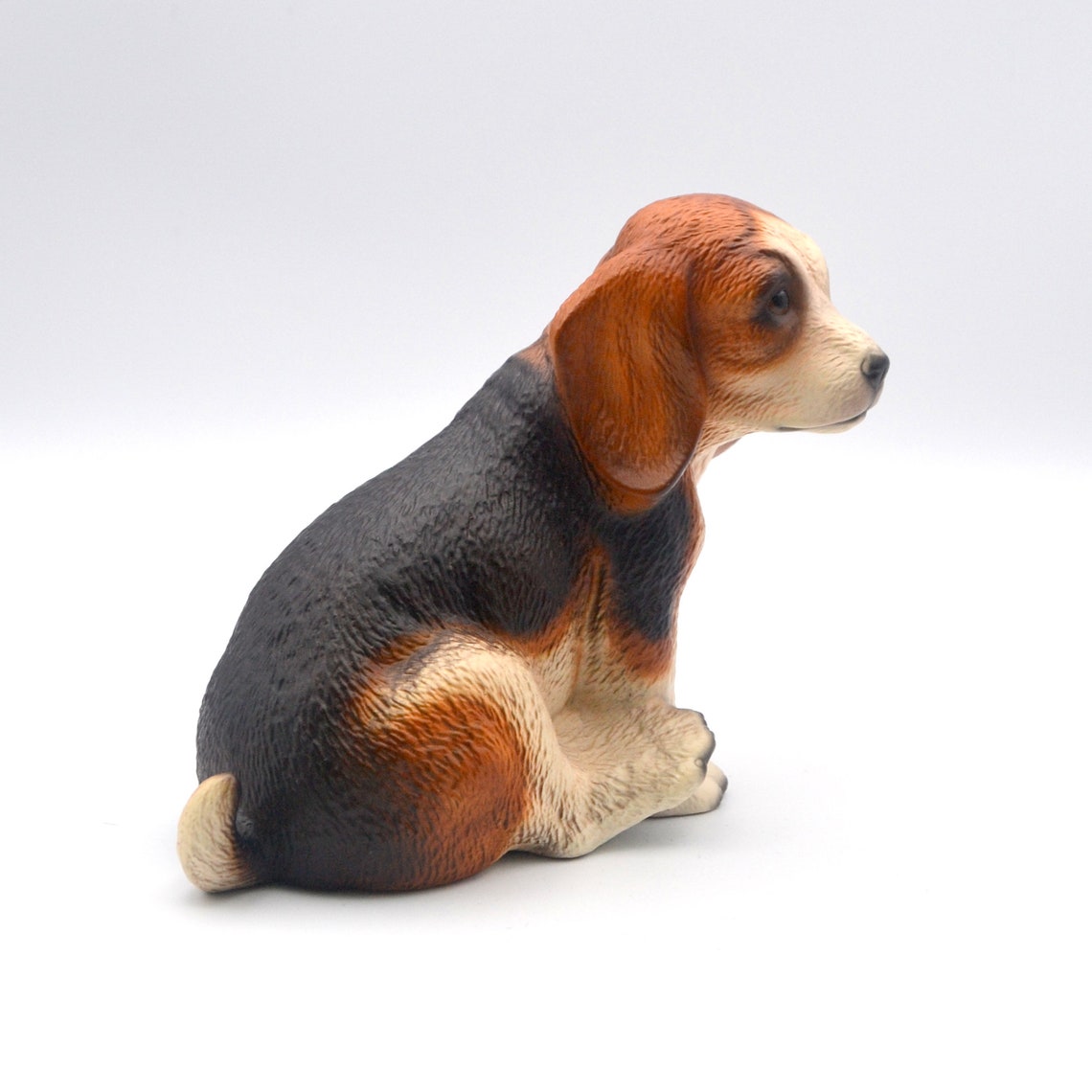 Beagle Dog Figurine / House of Global Art Harvey Knox Kingdom Hand ...