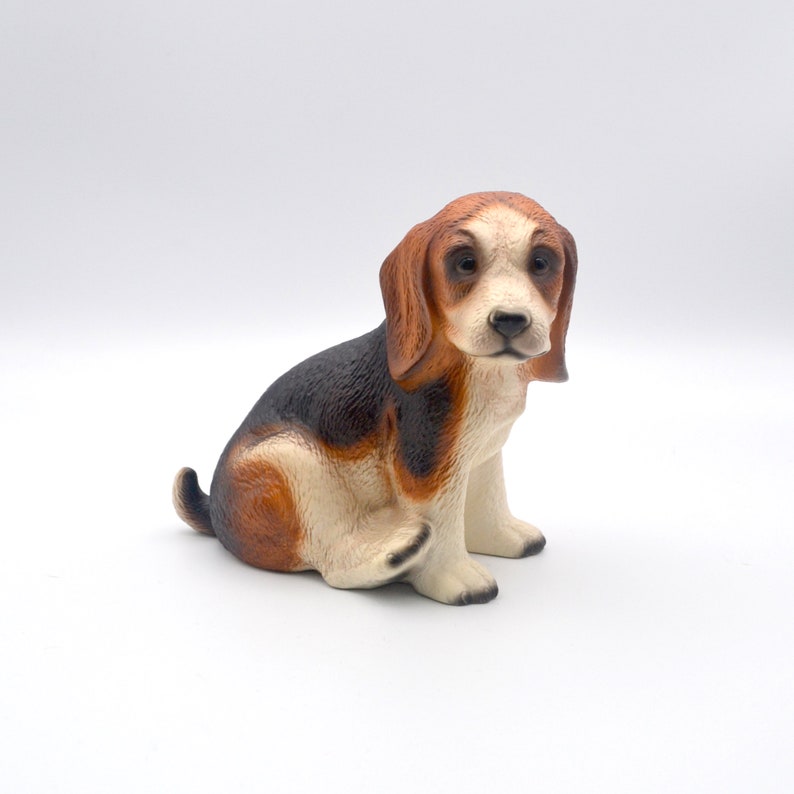 Beagle Dog Figurine / House of Global Art Harvey Knox Kingdom Hand ...