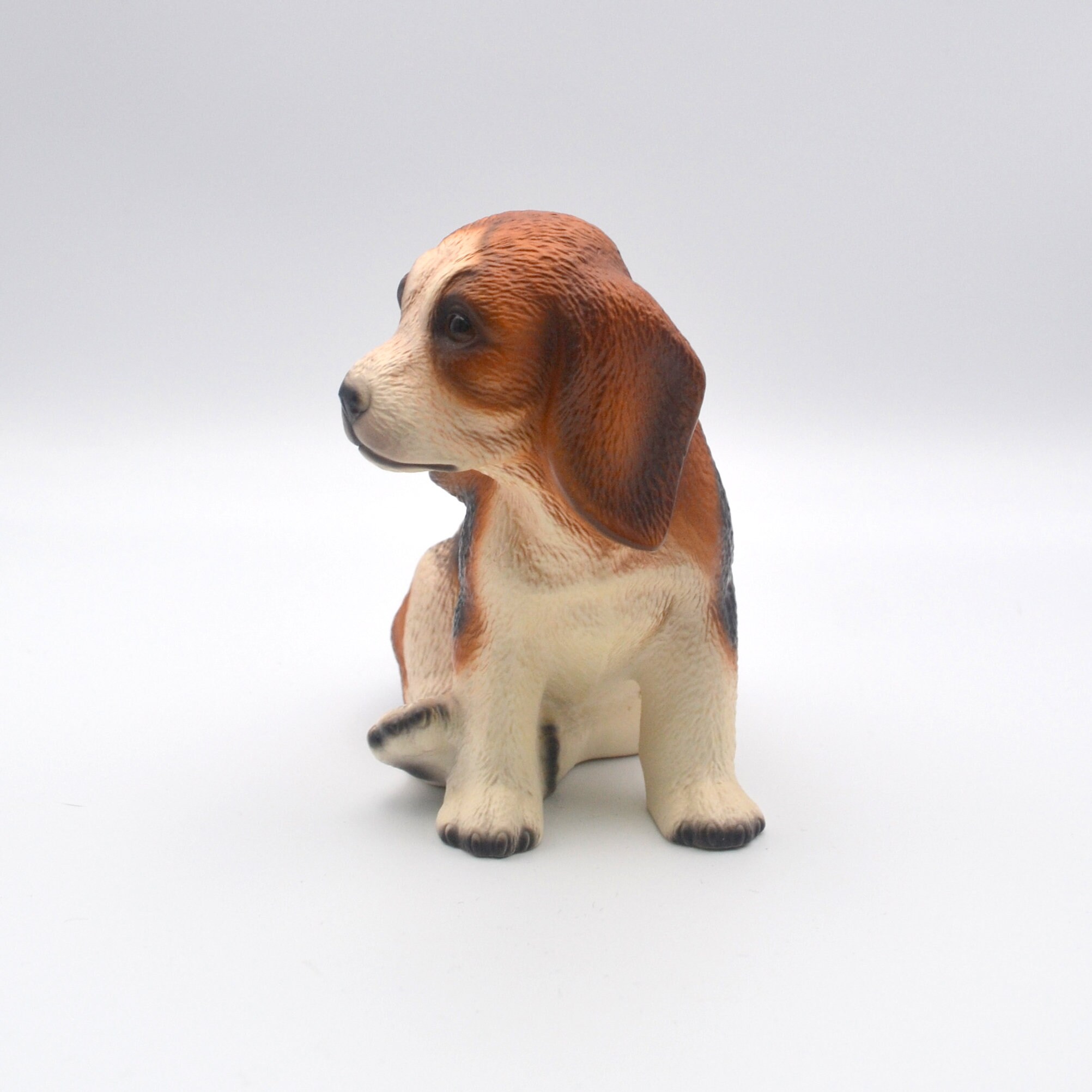 Beagle Dog Figurine / House of Global Art Harvey Knox Kingdom Hand ...