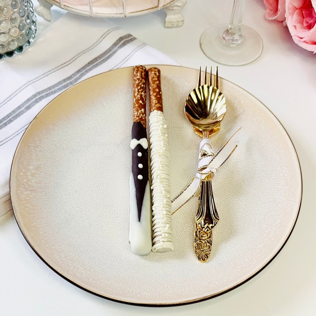 Personalized Bride and Groom Wedding Favor Chocolate Dipped Pretzel ...