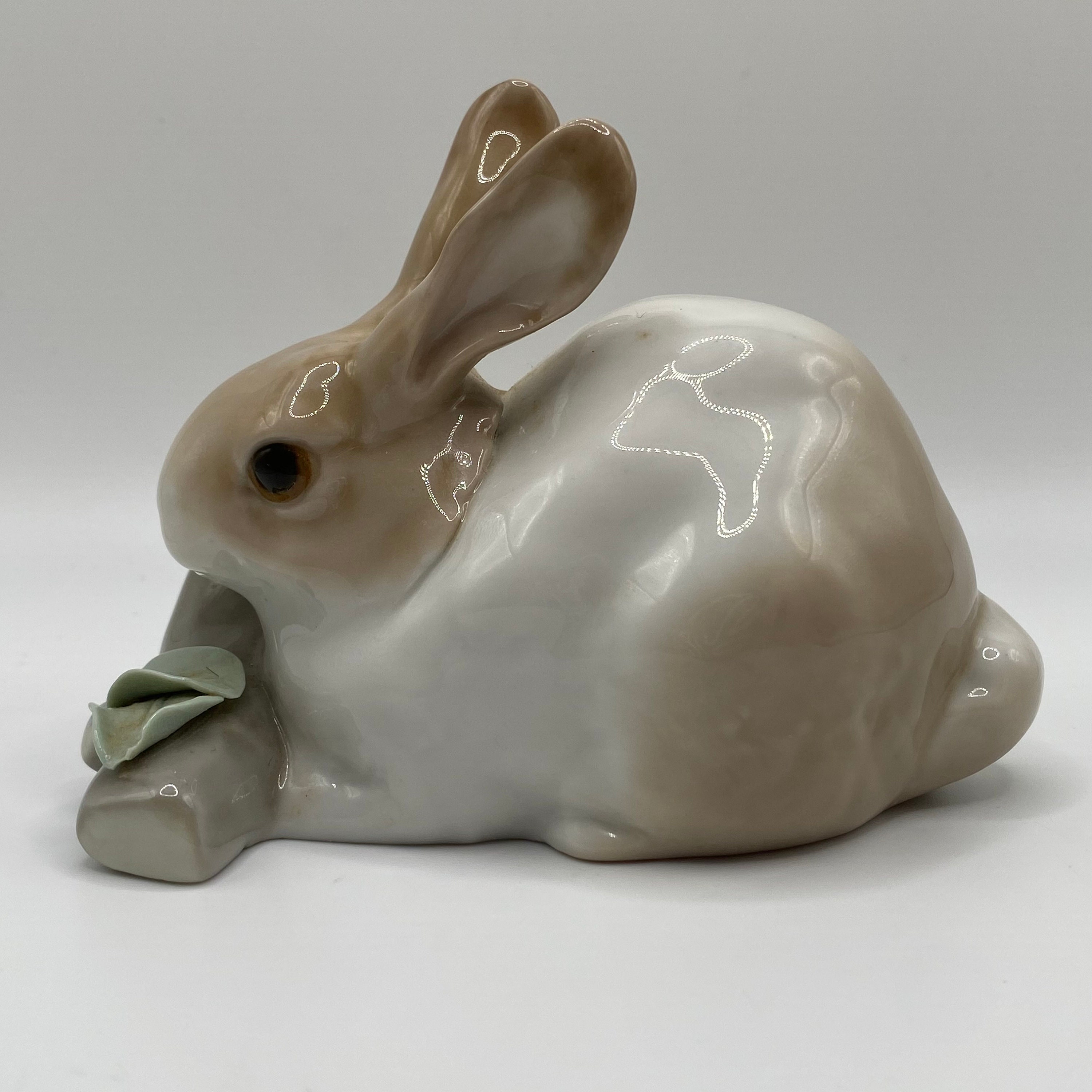 Vintage Lladro Retired Bunny Rabbit Eating Porcelain Figurine 4772 ...