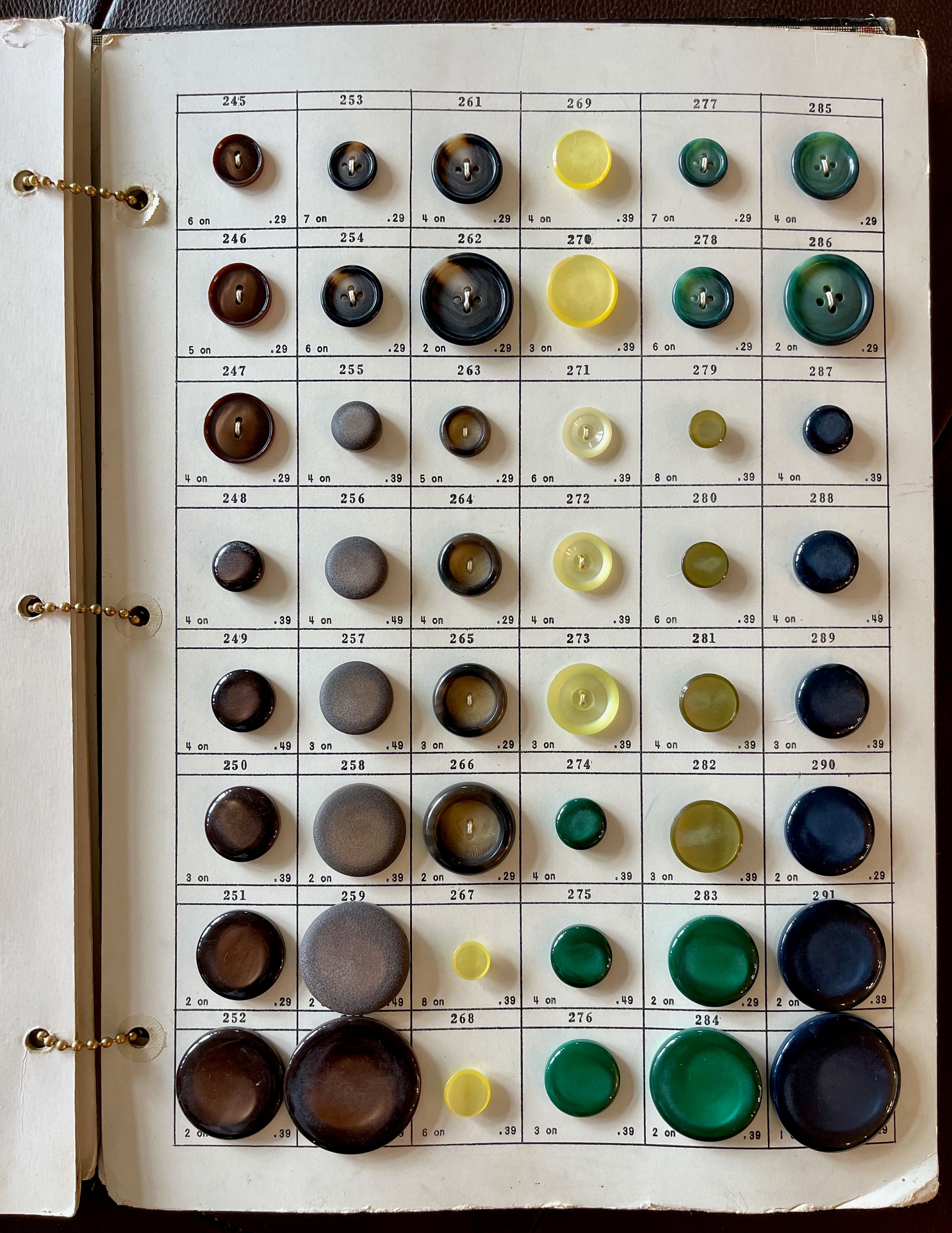 RARE 1960s LA MODE Buttons Sales Binder: 6 Button Sales Cards / 290 ...