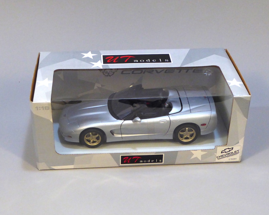 1:18th Scale 1998 Corvette C5 Convertible in Metallic Silver. UT Models ...