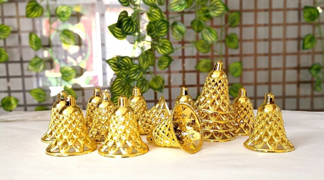 100 Pc Christmas Tree Decoration Strong Plastic Bells Party Decoration ...