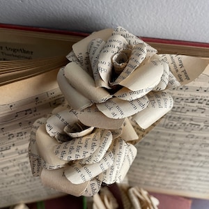 Vintage Book Page Roses Bouquet | Dozen Roses | Novel Page Flowers ...