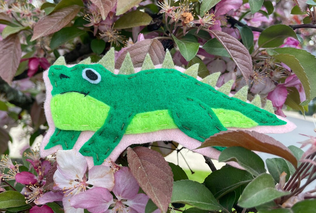 Ana the Iguana Handsewn Felt Pin Cute Reptile Badge Lizard Gecko Scale ...