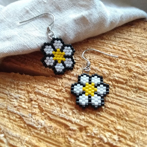 Daisy Beaded Earrings - Etsy