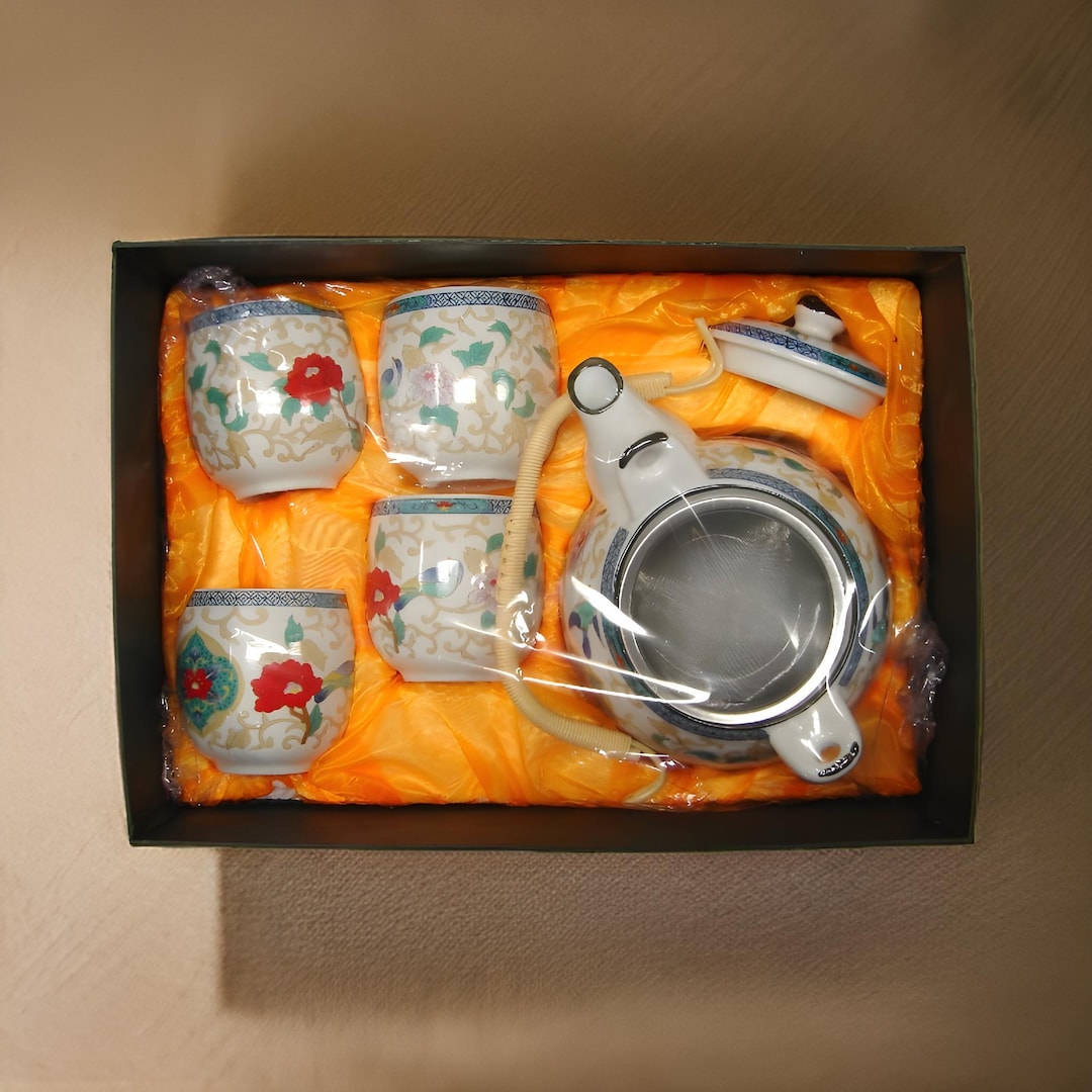 Peony Birds Porcelain Tea Set - One Teapot and Four Cups - Chinese ...