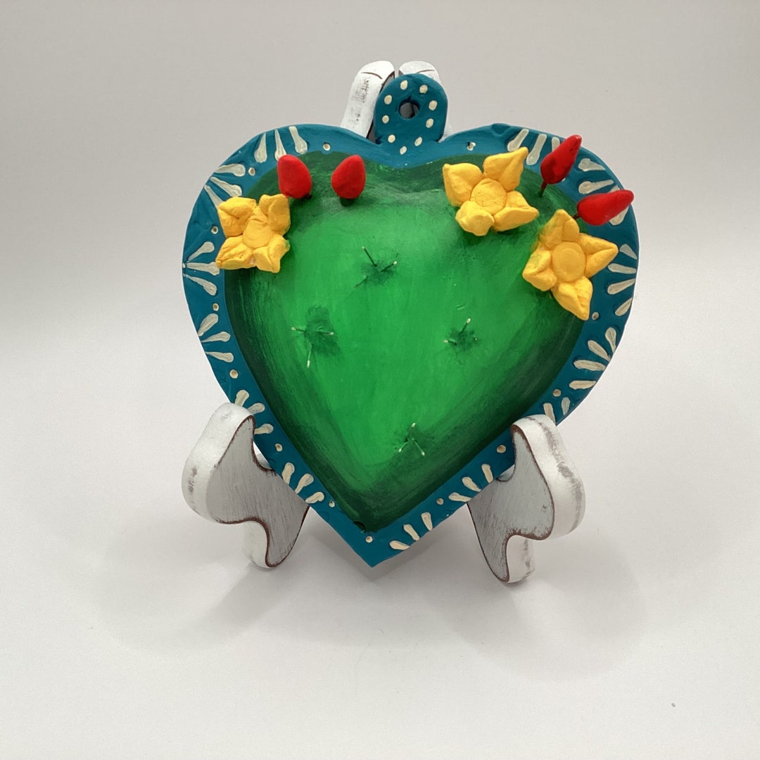 Mexican Milagrito De Nopal, Corazón De Nopal Con Flores Amarillas Y ...