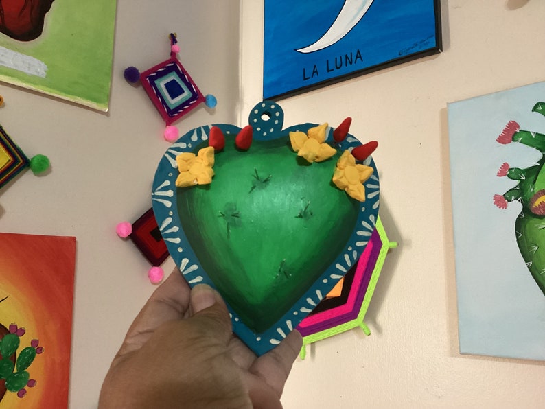 Mexican Milagrito De Nopal, Corazón De Nopal Con Flores Amarillas Y ...