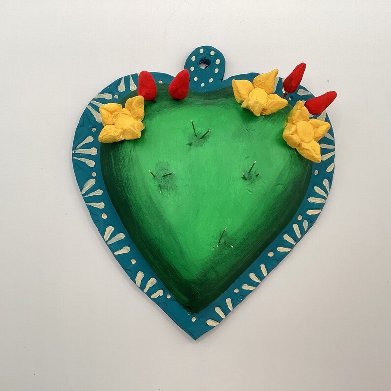 Mexican Milagrito De Nopal, Corazón De Nopal Con Flores Amarillas Y ...