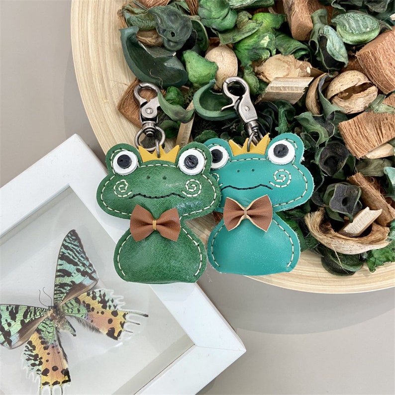 Genuine Leather Frog Ornament, Leather Bag Charm for Purse, Handmade Frog Key Chain, Cute Rear ...