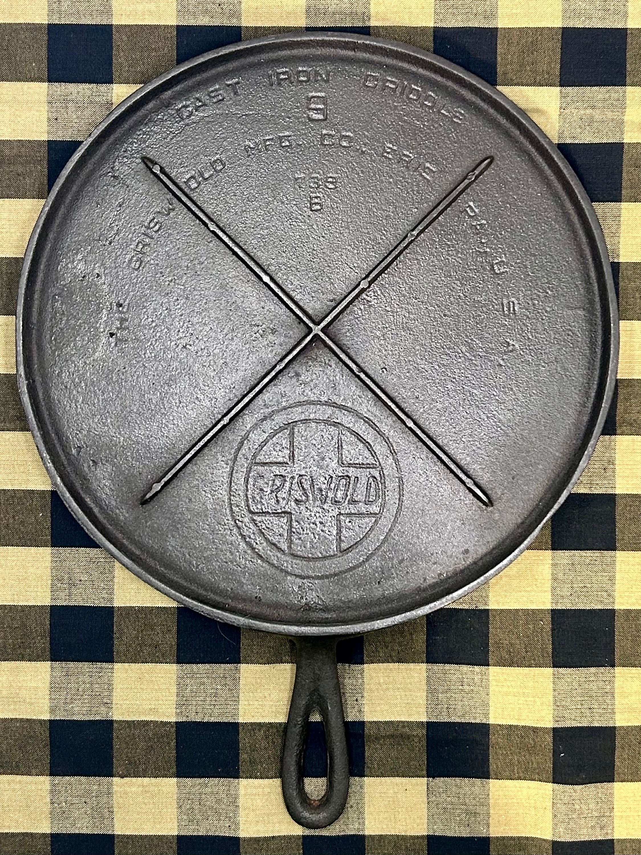 Griswold No. 9 Slant Logo Cast Iron Reinforced Griddle With Heat Ring ...