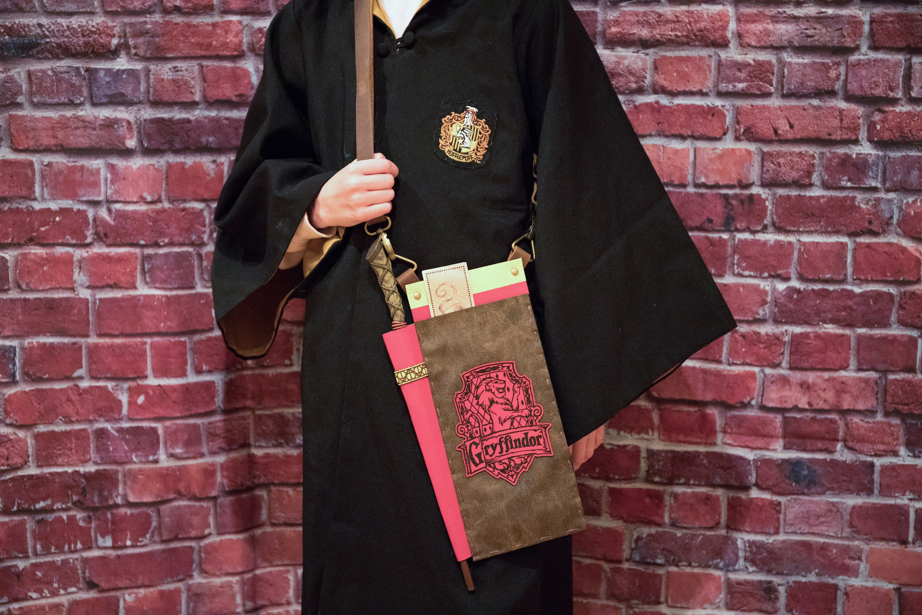 Harry Potter Wand Holder, Gryffindor, Magic Satchel, Wand Holder for ...