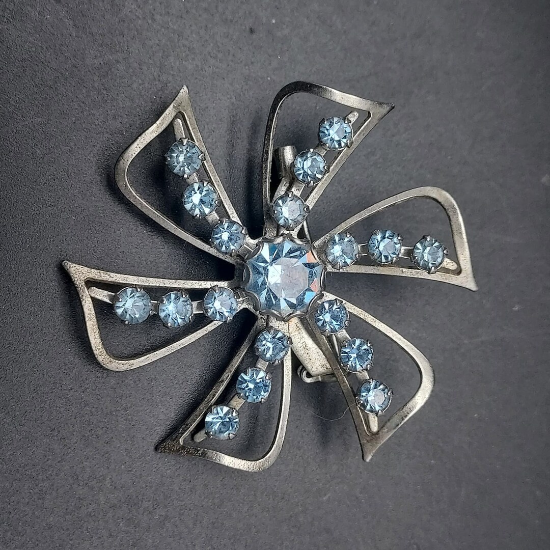 Blue Rhinestone Pin Wheel Brooch Silver Tone Vintage Costume Jewelry - Etsy