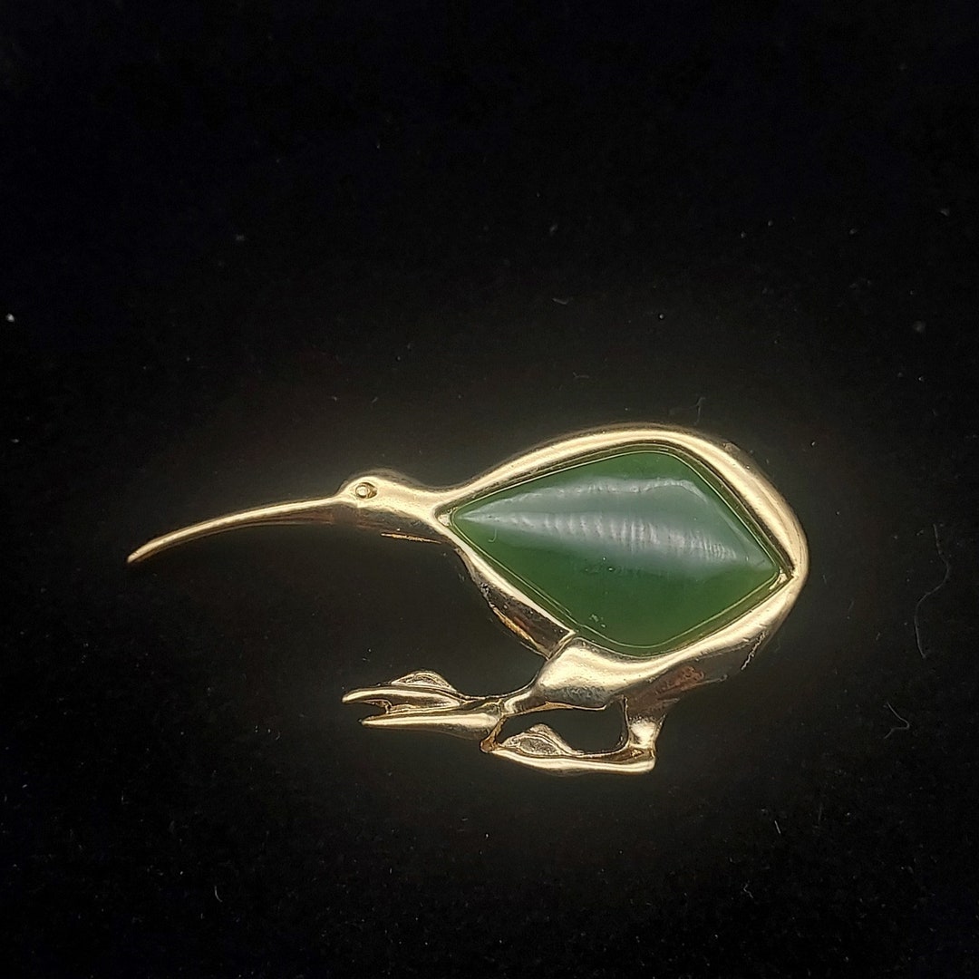 Ariki Nephrite Jade Kiwi Bird Brooch Pin Gold Tone Green Stone Vintage ...