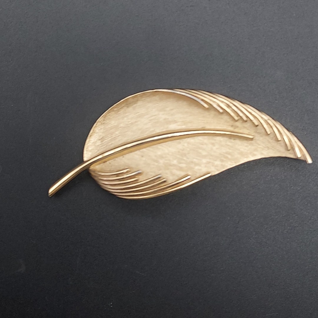 Vintage Crown Trifari Gold Tone Leaf Brooch Fall Autumn Leaves Feathers ...