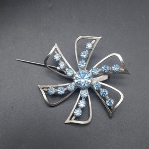 Blue Rhinestone Pin Wheel Brooch Silver Tone Vintage Costume Jewelry - Etsy