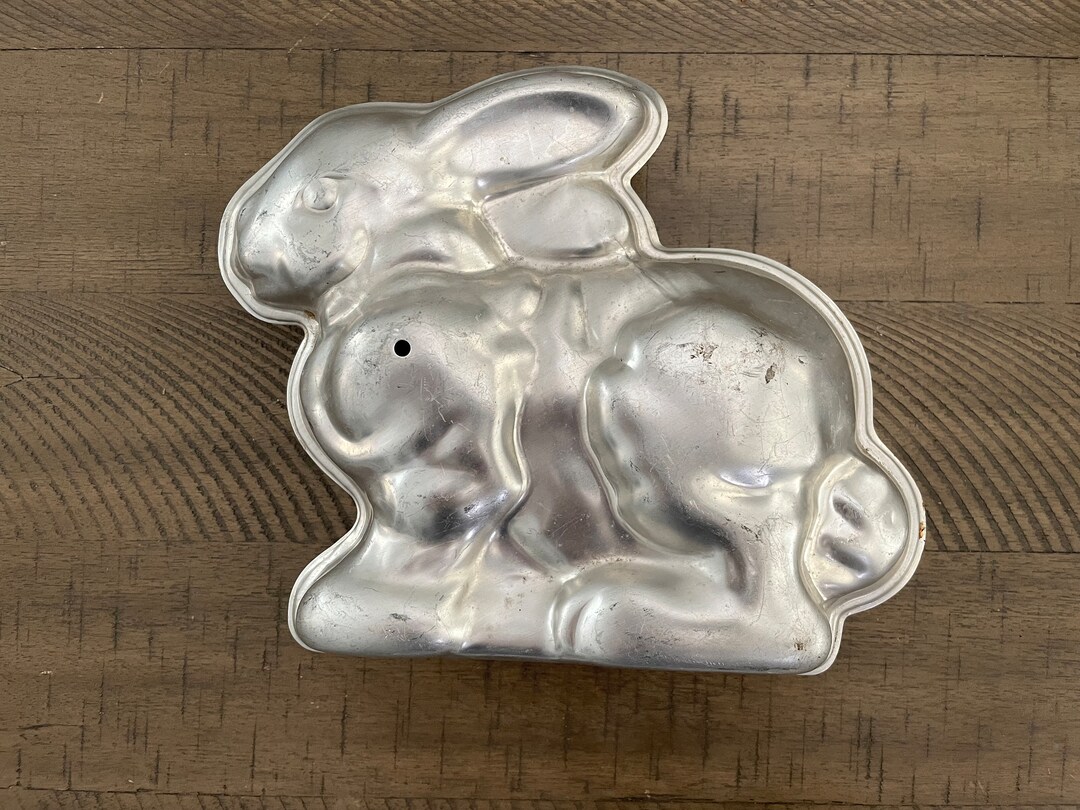 Gorgeous Vintage Easter / Spring Bunny Cake Mold - Rare 3 Dimensional ...