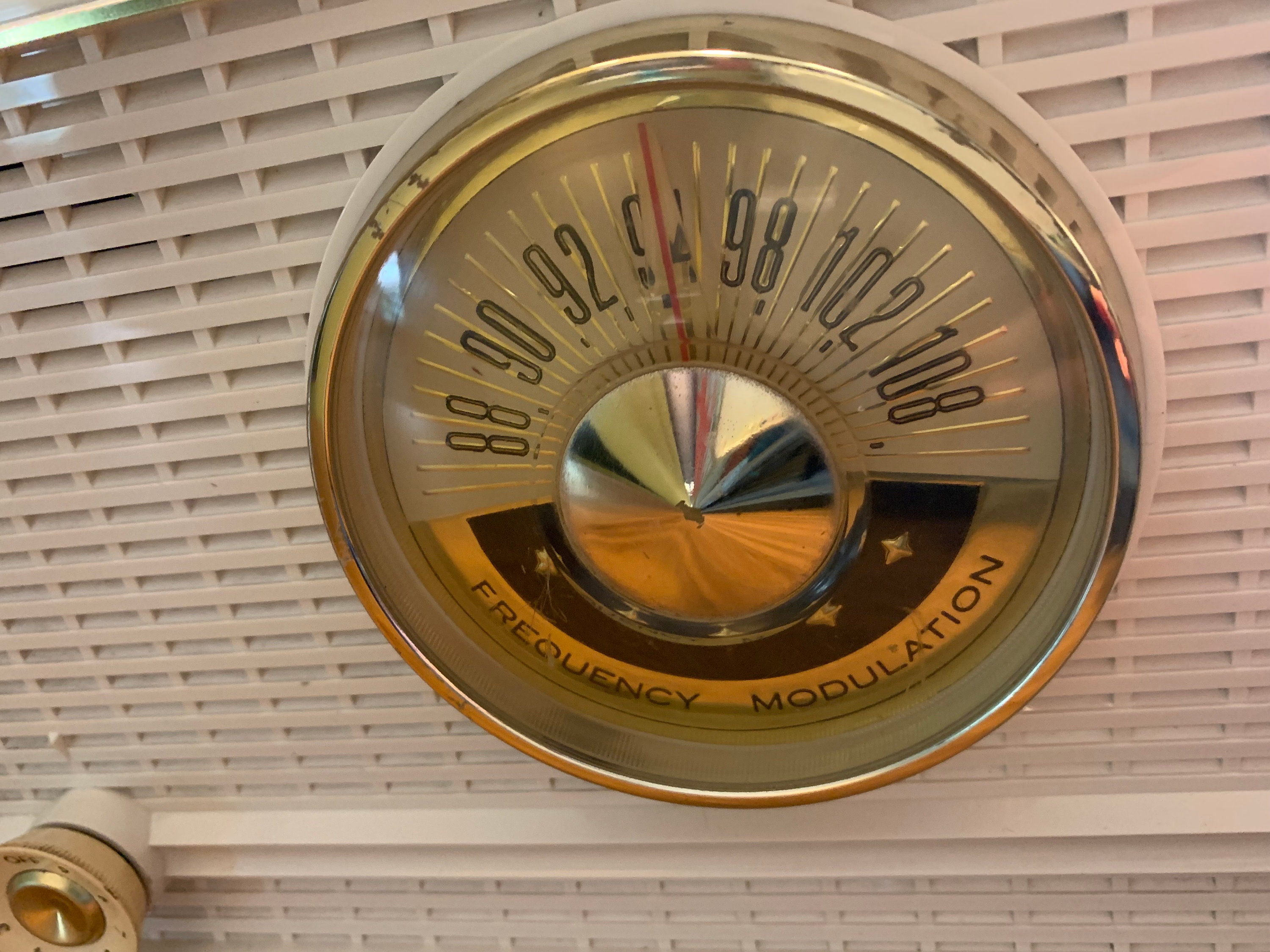 Champagne White 1960s Mid-century RCA Victor Radio Model 1-F-2E: Now a ...