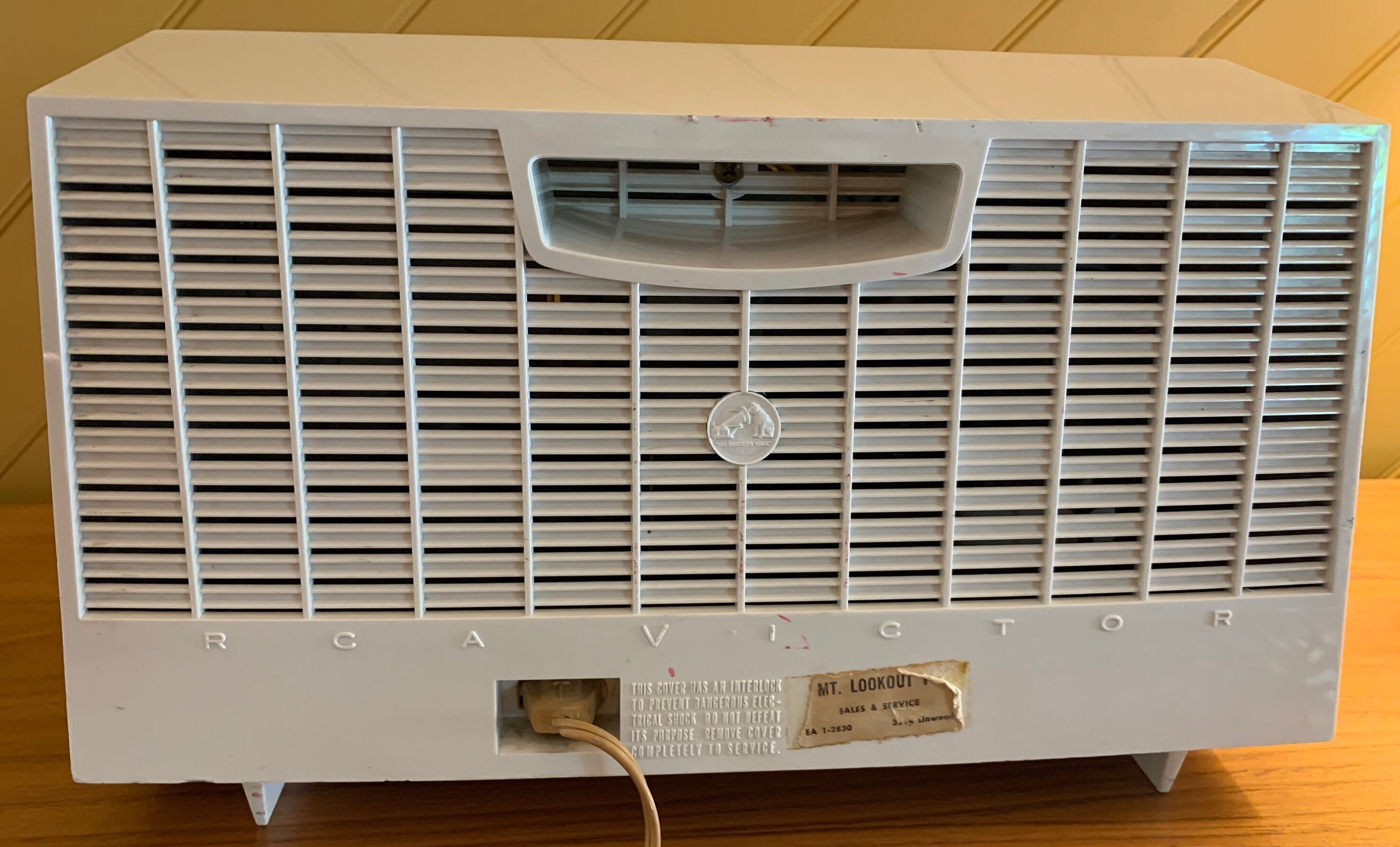 Champagne White 1960s Mid-century RCA Victor Radio Model 1-F-2E: Now a ...